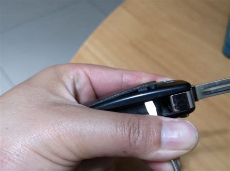 奔腾x40钥匙拆解步骤是什么 有驾