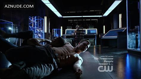 ARROW NUDE SCENES AZNude Men