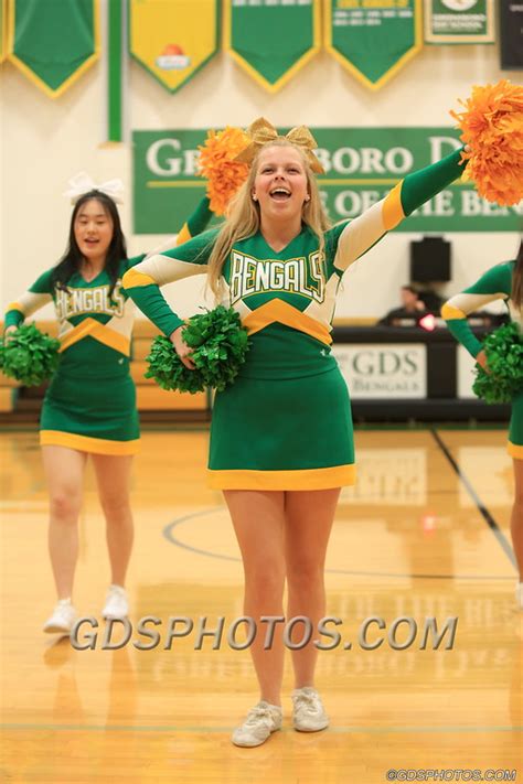 Varsity Cheerleaders Gds Photos