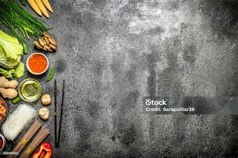 아시아 음식입니다 소박한 배경에 중국 음식 요리를 위한 신선한 재료 건강한 생활방식에 대한 스톡 사진 및 기타 이미지 건강한 생활방식 건강한 식생활 국수 Istock