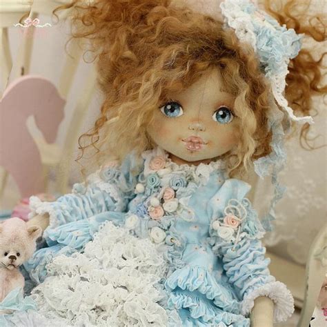 Пин на доске куклы