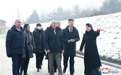 朝中社古巴驻朝鲜大使馆成员参观平川革命史迹地 知乎