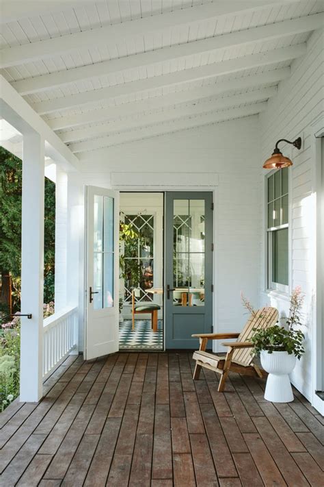 40 Farmhouse Front Porch Ideas For Every Style And Season House With Porch Dream Home Design