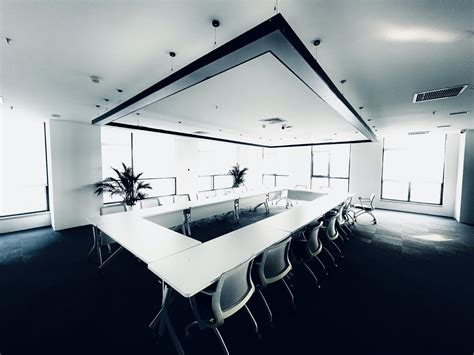 실내 가구 건축 설계 공동 공간 공동 작업 구루 그램 기업 설정 기하학적 벽 예술 나무 마루 남아시아 디자인