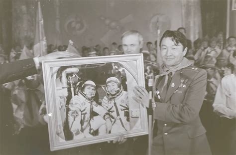 Mongolian Монгол хүн сансарт ниссэн өдрийн мэнд хүргэе Өдгөөгөөс 44 жилийн өмнө буюу 1981 оны