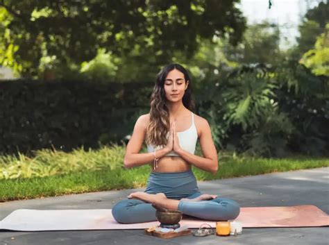 Hook Up Meaning Signs How To Deal With It Better Topics