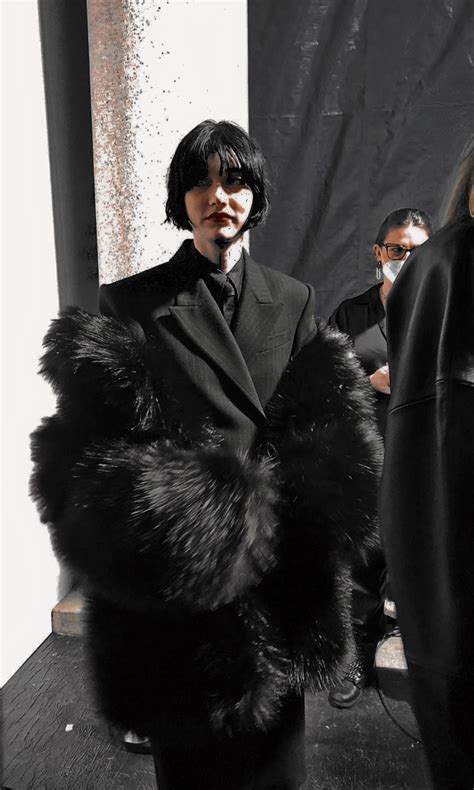 Pin Di Cinério Su Sofia Steinberg 🕶️