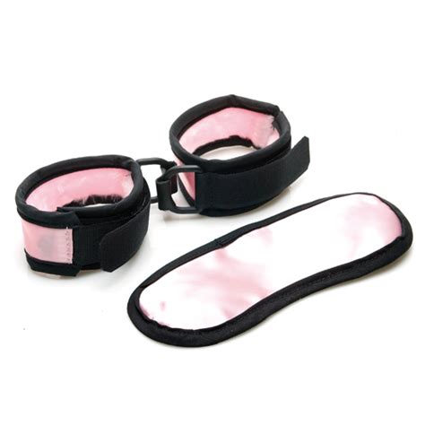 Sex Kitten Mask And Cuff Set