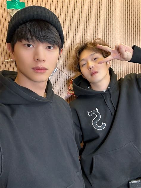 Btob·비투비 On Twitter [📸] 221205 하다방 52 창섭이 먹방하는 날🍽 창섭과 스페셜 게스트 성재가 함께한 방송 이번 주도 활기차게 시작해요💙