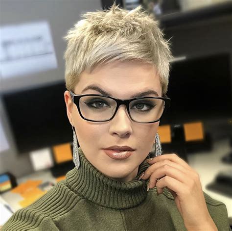 Best Pixie Haircuts For Older Ladies
