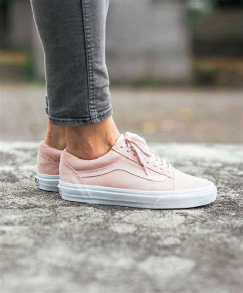 20 แบบรองเท้าหุ้มส้น สีสุภาพที่ควรมีติดไว้ Ladyissue เว็บรีวิวเครื่องสำอาง ชุมชนผู้หญิง ฮาวทู