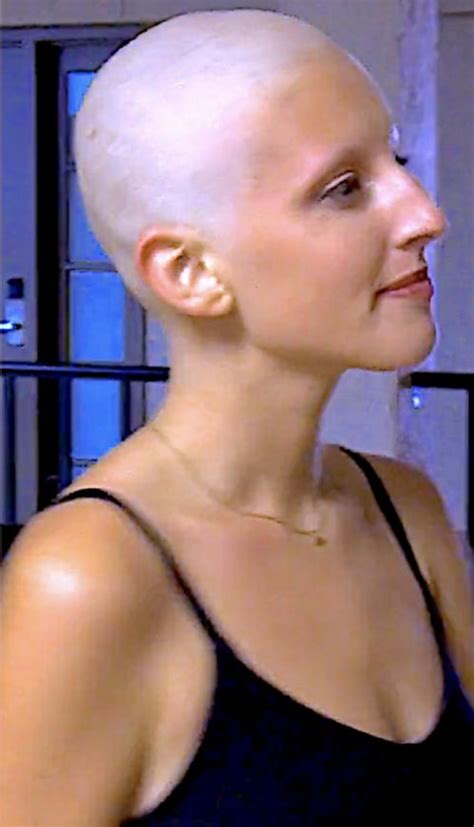Pin By Poro On Hair And Beauty Bald Head Women Shave Eyebrows Bald Girl