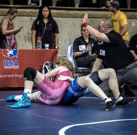 Pin på Wrestling headlocks by women