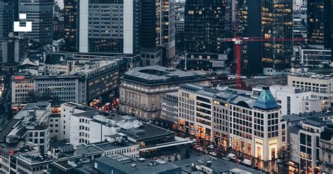 고층 건물 사진 Unsplash의 무료 프랑크푸르트 암 마인 이미지