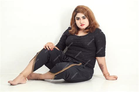 Premium Photo Plus Size Model Sits On The Floor With Her Legs Crossed