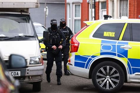 Liverpool News Armed Police Swoop And Lock Down Street After Reports