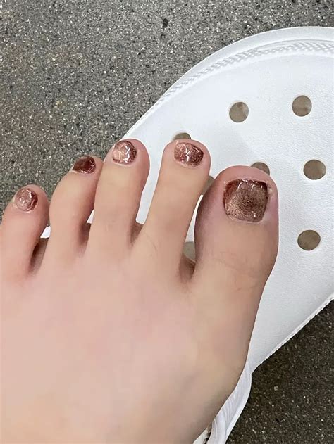 💅🏻 ไอเดีย ทาเล็บเจลนิ้วเท้าสีแฟลช สีอะไรดีน๊า 📸 แกลเลอรีที่โพสต์โดย Nniiinn N 🎄〰️🫶🏻 Lemon8