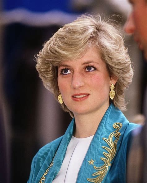 Shining Light In The Darkest Places 💛 Follow For More Hopebringer Dianaglow Kindnessmatters