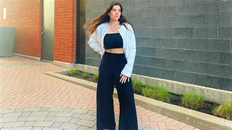 Crop Tops Oversized Pants Are A Summer Outfit Dream For Those Who