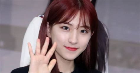 포토 우주에서 빛나는 은서