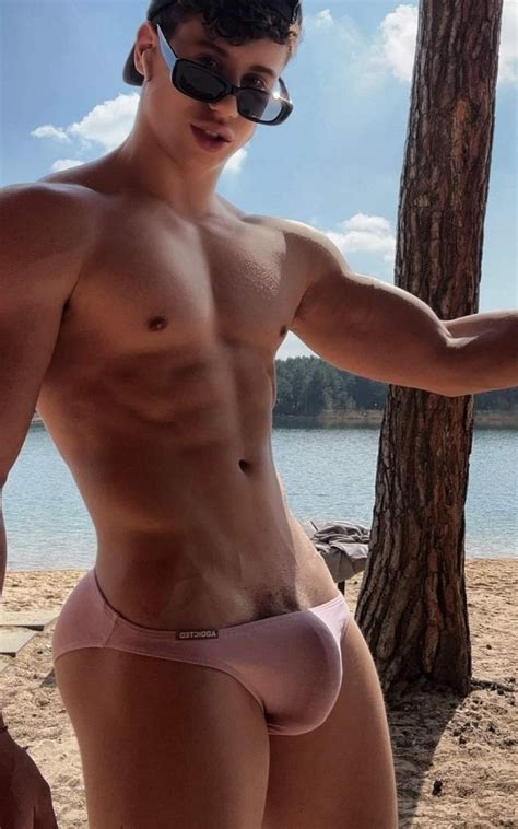 Huge Bikini Bulge Pic