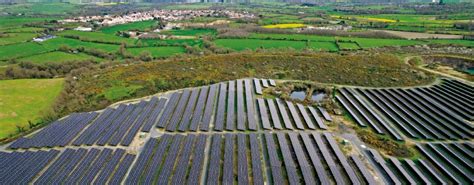 유럽 항구엔 中 전기차 가득獨선 태양광 패널 울타리로 쓰기도 한국경제