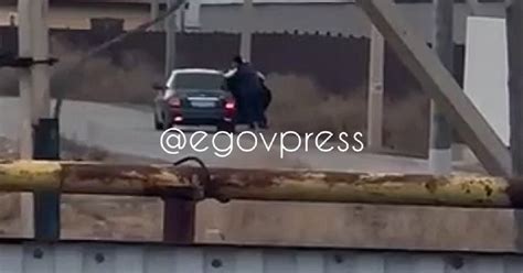 Девушку в Атырау избили и затолкали в машину Новости Mail