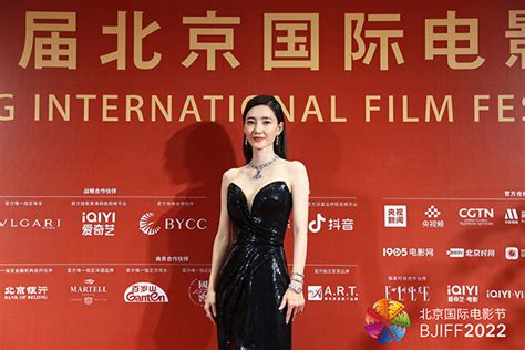 北影节开幕式红毯！吴京秦海璐马丽姚晨陈都灵亮相 久之网