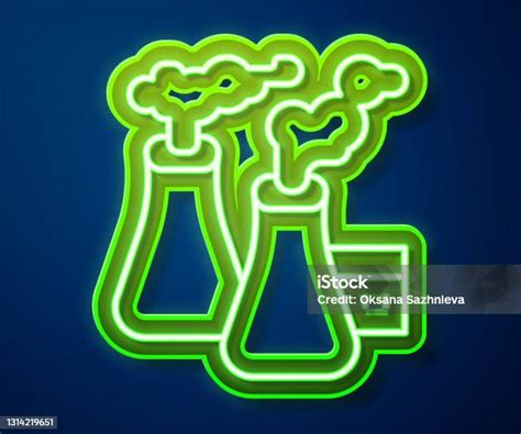 파란색 배경에 고립 된 공장 아이콘에서 빛나는 네온 라인 연기 환경 오염 문제 공장의 연기 파이프 생태 산업 피해 벡터 개념에 대한 스톡 벡터 아트 및 기타 이미지 Istock