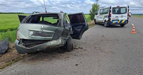 Поліцейські розслідують обставини ДТП на Одещині в якій постраждали двоє людей Читайте на Ukr Net