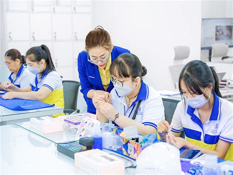 bước tự học trang điểm cơ bản cho người mới bắt đầu