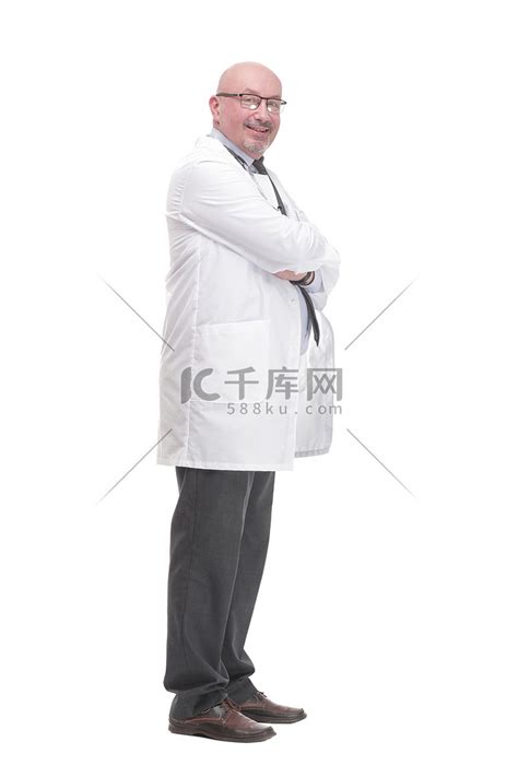 穿白大褂的成功成熟医生。高清摄影大图 千库网