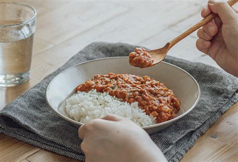 トマト缶で作る簡単無水カレー 創健レシピ 株式会社創健社 自然食品の企画製造卸売