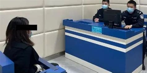 遛狗不牵绳还当众辱骂老人？行拘！含视频手机新浪网