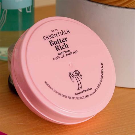 Patchi Tin Box Of 22 Pieces And 9 Red Roses