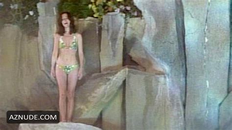 PARKER POSEY Nude AZNude