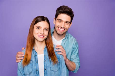 El Retrato De Dos Rom Nticas Parejas Disfrutan De Las Vacaciones Se Siente Afectuoso La Uni N