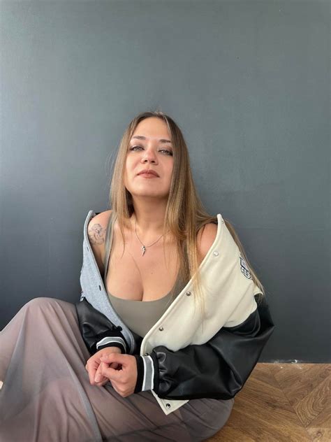 Фотографии на тему «Девушки большими сиськами — скачивайте бесплатные изображения высокого