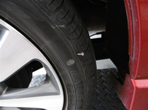 タイヤに釘が・・・｜兵庫三菱自動車販売株式会社 宝塚店｜兵庫三菱自動車販売グループ