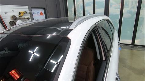 기아자동차 올뉴 쏘렌토 차량의 깨진 자동차유리교체 앞유리교환 수리이후에 바로 차량의 주행이나 운전등이 가능하도록 열처리 경화공정처리를 하는 영상입니다 이처리를 통해 유리