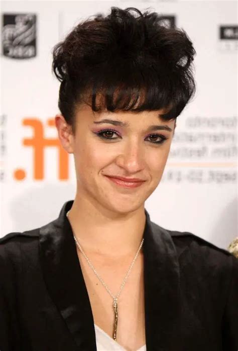Keisha Castle Hughes Bra Size Age Weight Height Measurements Celebrity Sizes