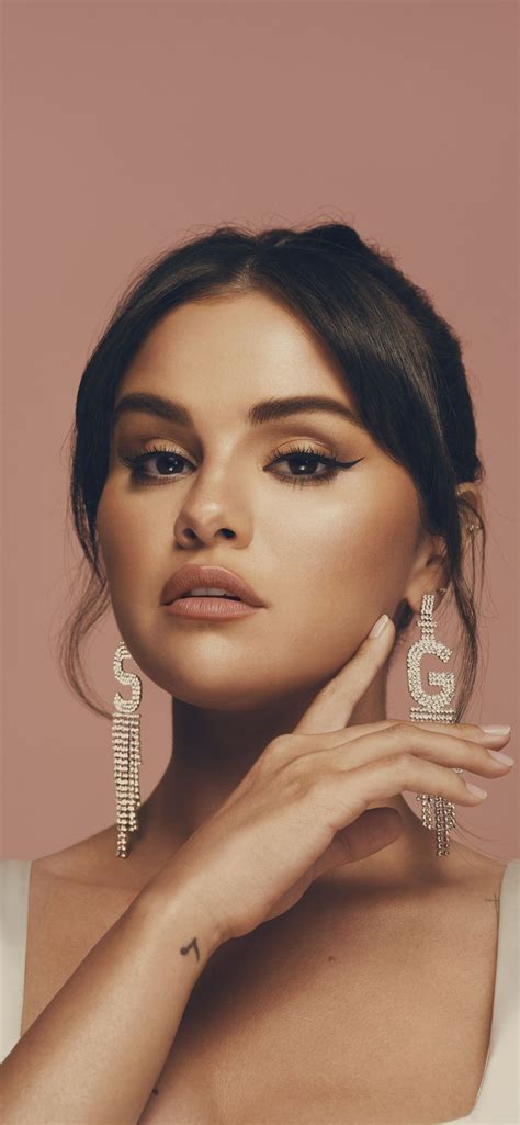Selena Gomez Wallpaper K Peach Background Jewellery K
