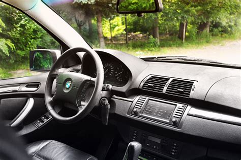 Bmw 자동차의 살롱 검은 피부 대시 보드를 보여주는 현대 자동차의 내부보기 0명에 대한 스톡 사진 및 기타 이미지 0명