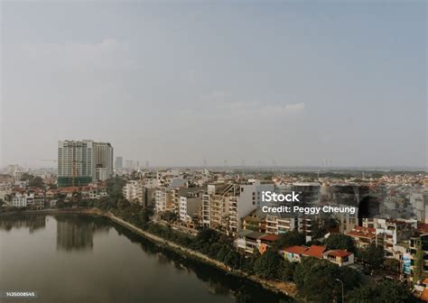 베트남 하노이의 도시 풍경과 고층 빌딩의 도시 스카이라인 낮에는 넓은 바다 옆에 있는 주거용 주택 0명에 대한 스톡 사진 및 기타 이미지 Istock
