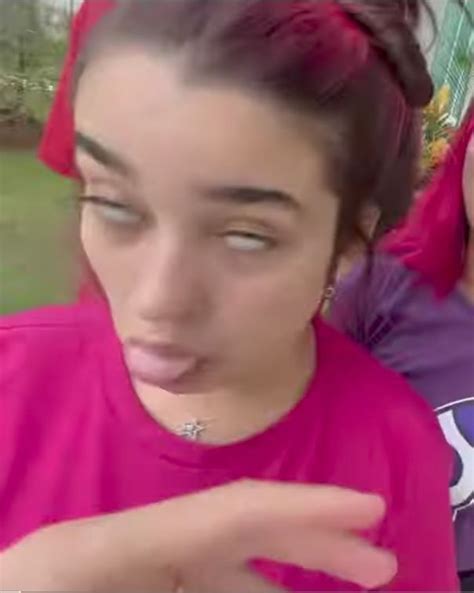 Pin de 𝓢𝓽𝓪𝓻 𝚅𝚘𝚒𝚍 em Pins criados por você Fotos de rosto profissionais Fotos de piadas