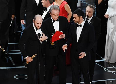 ГРАНДИОЗЕН ГАФ Сбъркаха кой печели „Оскар“ за най добър филм ВИДЕО СНИМКИ Nova