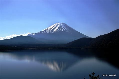本栖湖の逆さ富士 富士山見えたら