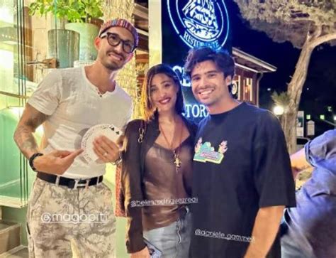 Stefano De Martino E Caroline Tronelli Le Foto Dei Baci Bollenti