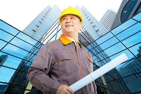 청사진과 현대적인 건물을 가진 오래된 아시아 남자 엔지니어 건물 외관에 대한 스톡 사진 및 기타 이미지 건물 외관 건설 산업 건축 Istock