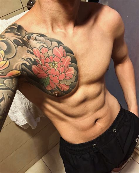 陳韋少 把難過放心底 直到有人看穿我脆弱的心 把我殘缺的心填滿 新竹最深情 費瑞特 Freizeit 愛麋鹿歐美精品 褲子提供： Aimilu Select Aimilu